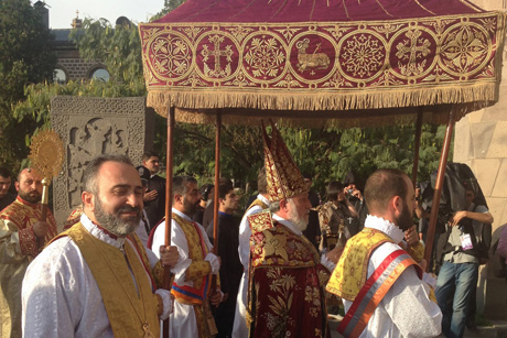 Archbishop of Jerusalem takes part in ancient Armenian Muron service