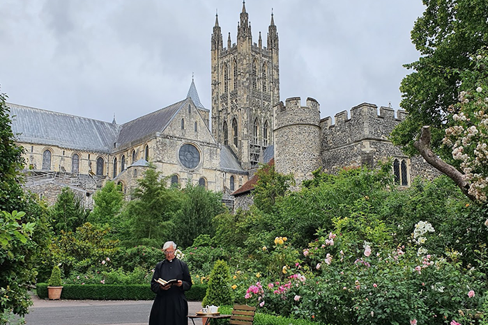 Dean of Canterbury Cathedral to retire